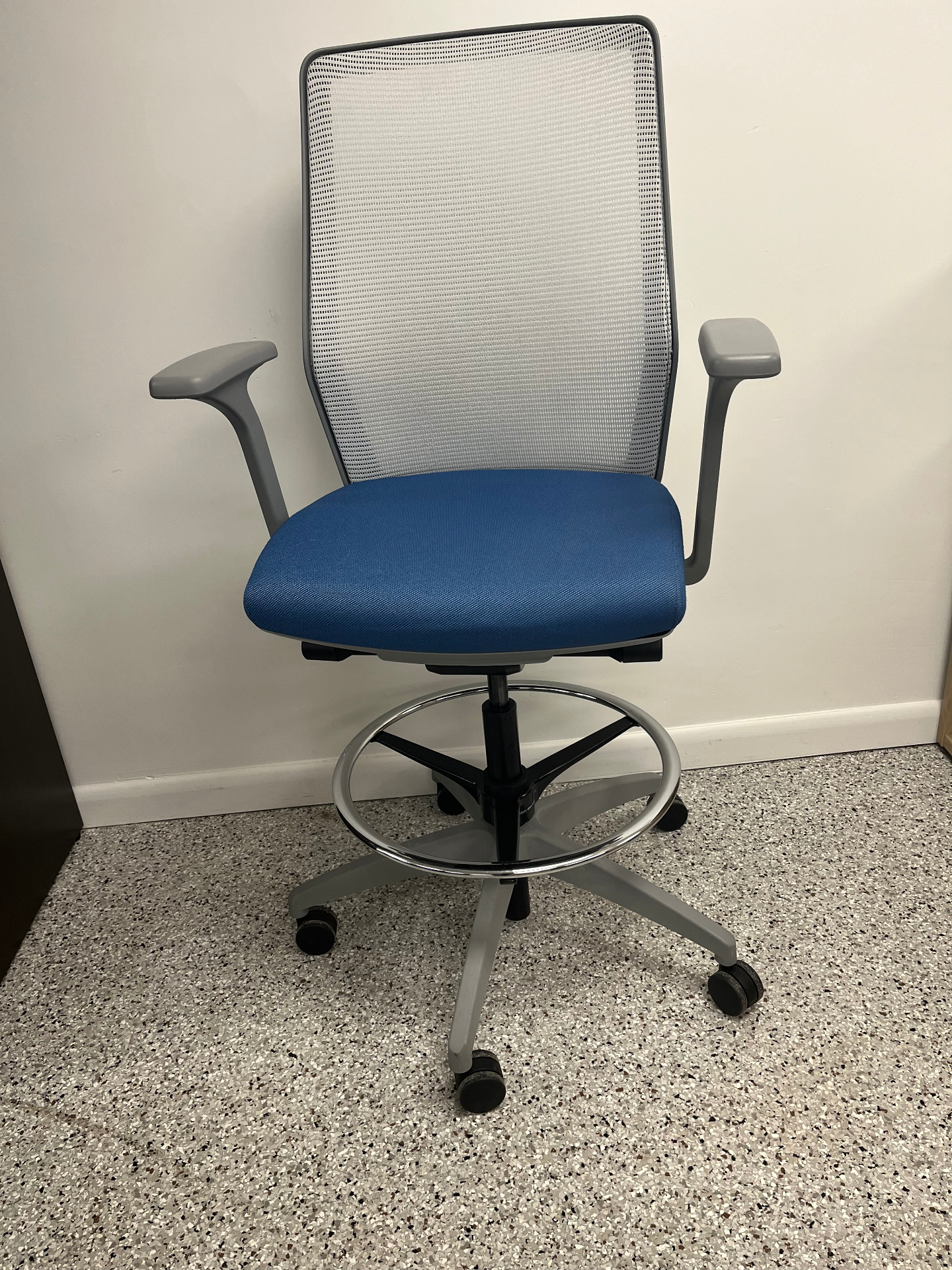 Used Office Furniture Massachusetts | Desks, Chairs, Cubicles ...
